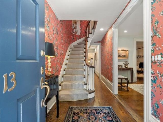 13 W Cedar St, Boston, MA 02108