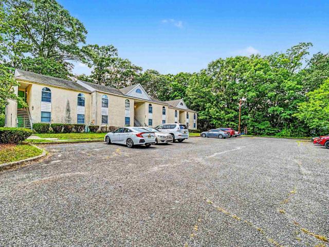 13 W Pleasant Ave