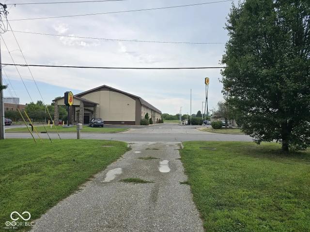 13 W Rampart Rd, Shelbyville, IN 46176 | MLS #22058