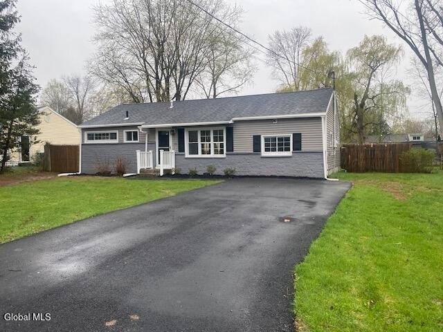 13 Winslow Dr, Schenectady, NY 12309