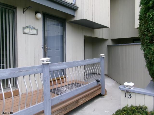 13 Woodhill St