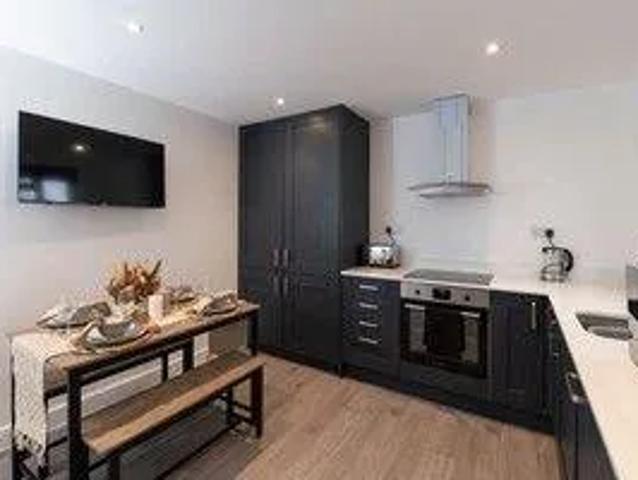 13 Woodside Park Road, London, N12 8RT, United Kingdom | 3 bed apartment for rent #138989804 | Rentberry