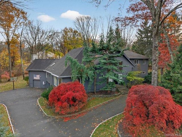 13 Zeck Ct, Montebello, NY 10901