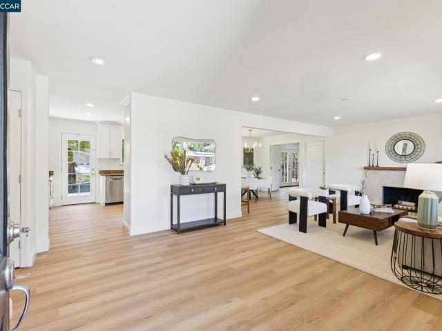 13 Anne Ct