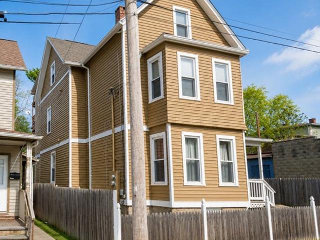 13 Armstrong Pl, Bridgeport, CT 06608