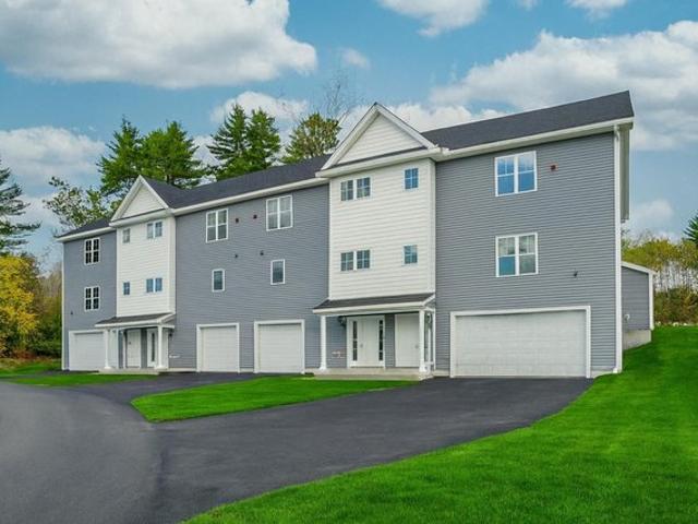 13 Autumn Ln, Raymond, NH 03077