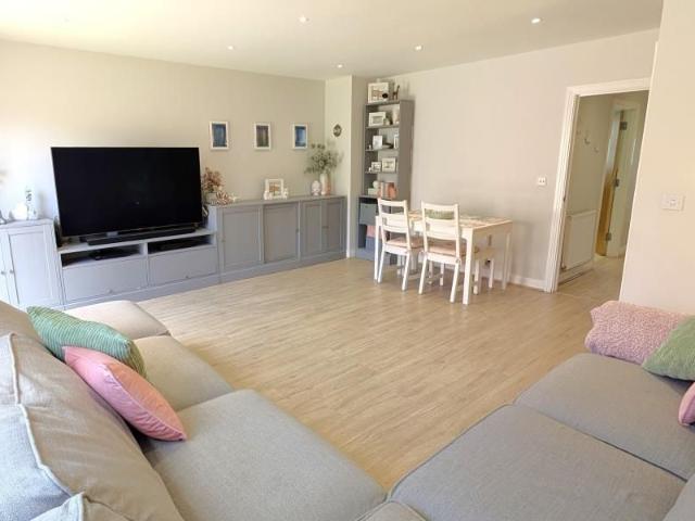 13 Ayrshire Crescent, Woking 4 bedrooms Property for lettings Seymours