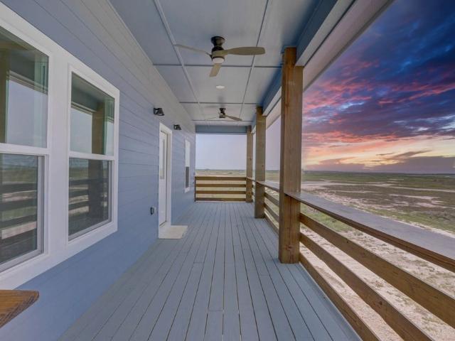 13 Bayview Loop, Rockport, TX 78382 | MLS #459571