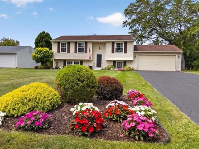 13 Baylor Cir, Rochester, NY 14624