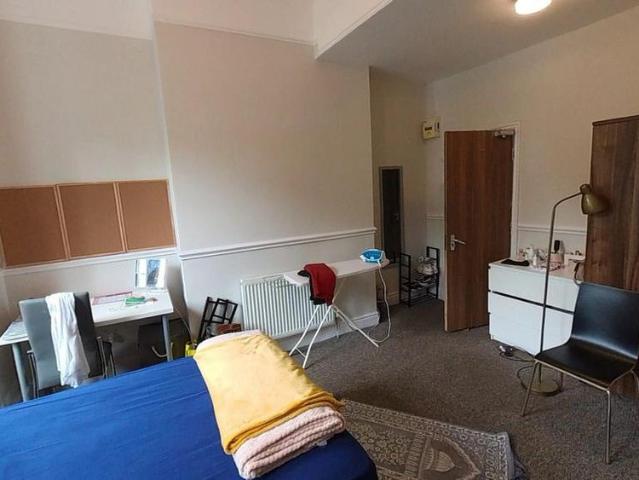 13 bedroom detached house to rent