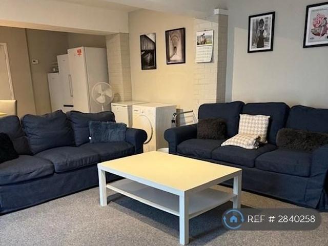 13 bedroom detached house to rent