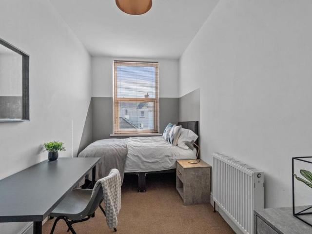 13 bedroom house to rent