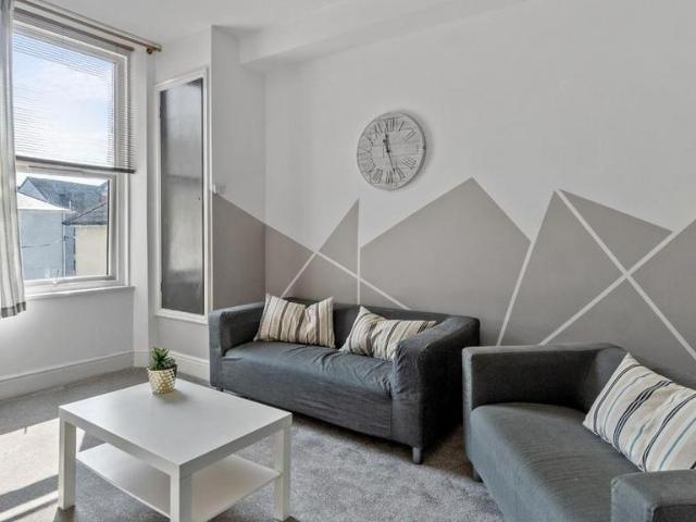 13 bedroom house to rent
