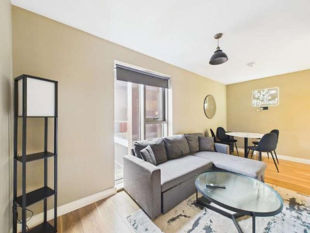 13 Bedroom Studio Flat