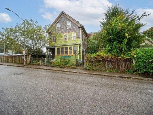13 bedroom, Worcester MA 01610 105095762