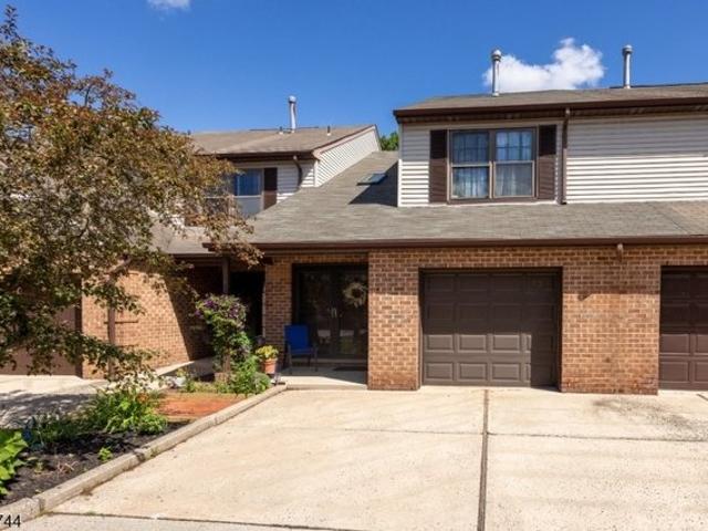 13 Betty Ct, Lebanon, NJ 08833