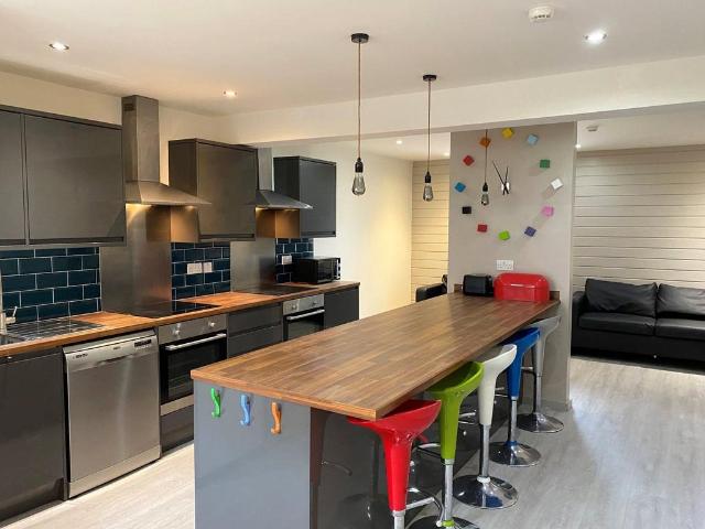 13 Brook Street, Huddersfield, HD5 5 bed terraced house to rent £2,492 pcm £575 pw