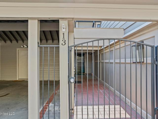 13 Breakers Lane