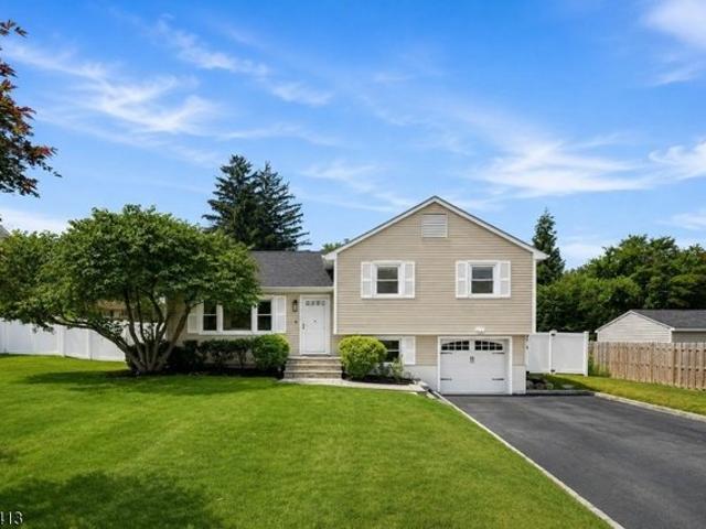 13 Cedar St, East Hanover, NJ 07936