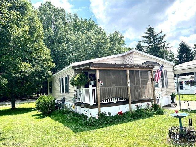 13 Cherokee Ln, Creston, OH 44217