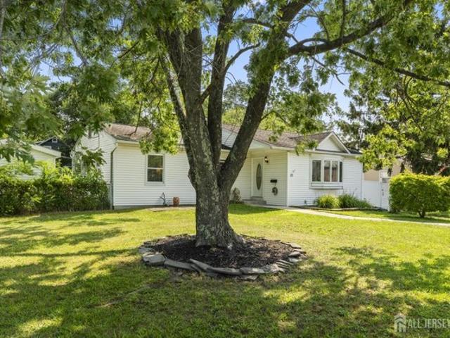 13 Chestnut St, Farmingdale, NJ 07727