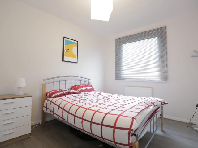 13 Corringham House i – Room 3