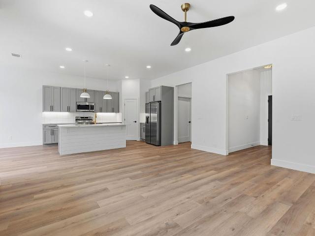 13 Country Place Dr