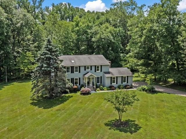 13 Coventry Ln, Hopewell, NJ 08525