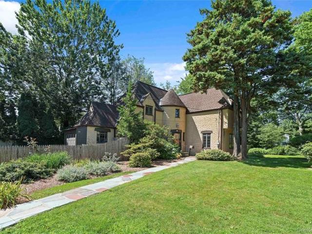 13 Craven Ln, White Plains, NY 10605