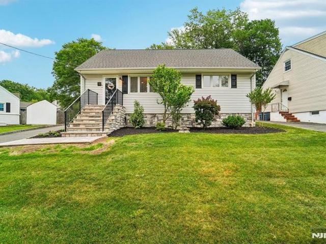 13 Crane Ter, Verona, NJ 07044