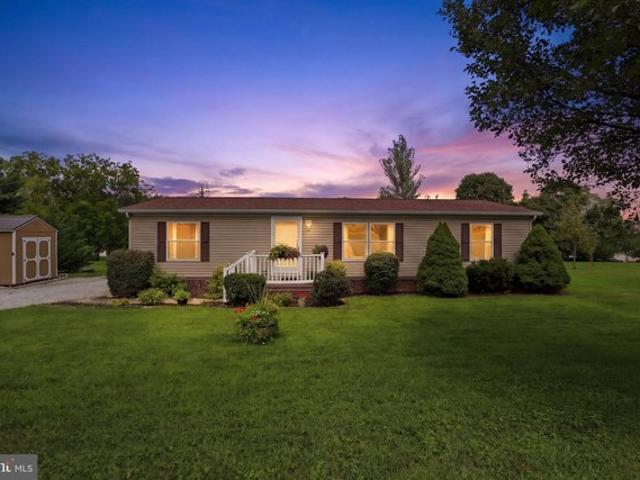 13 Crest Hill Ln, Red Lion, PA 17356