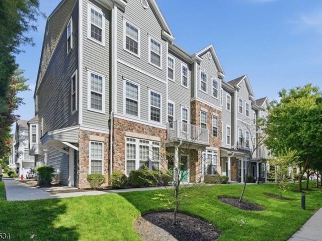 13 Dahlia Ln, Garfield, NJ 07646
