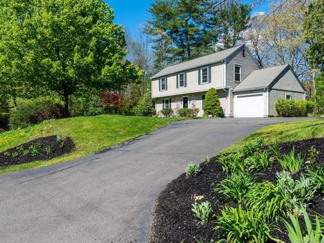 13 Dennison Rd, Essex, CT 06426
