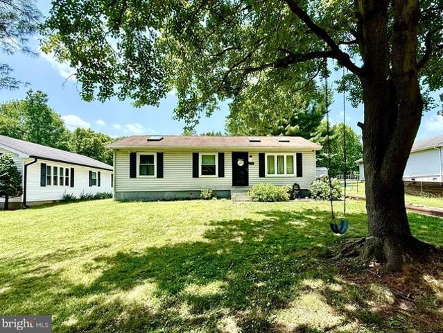 13 Deer Run Dr, Newark, DE 19702