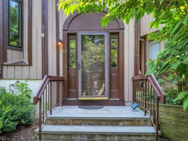 13 Delbarton Ct