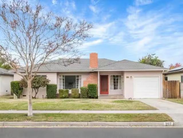 13 E Cortland Ave, Fresno, CA 93704