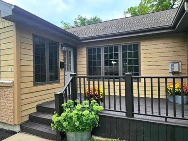 13 E 3rd St, Morris, MN 56267