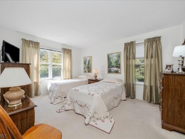 13 Eagles Nest Ln