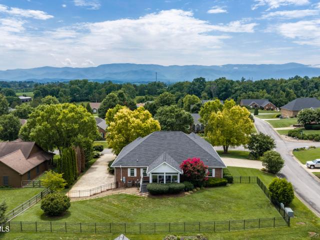 13 East Ridgefield Court