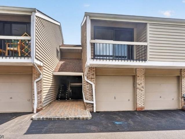 13 Evergreen Dr, Union Twp, NJ 08809