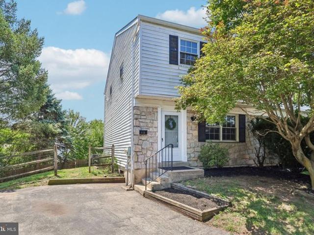 13 Evergreen Rd, Stowe, PA 19464