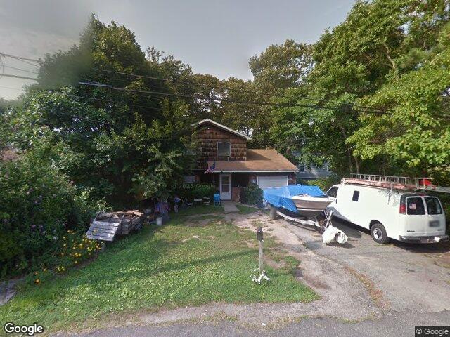 13 Fairview Dr, Shirley, NY 11967