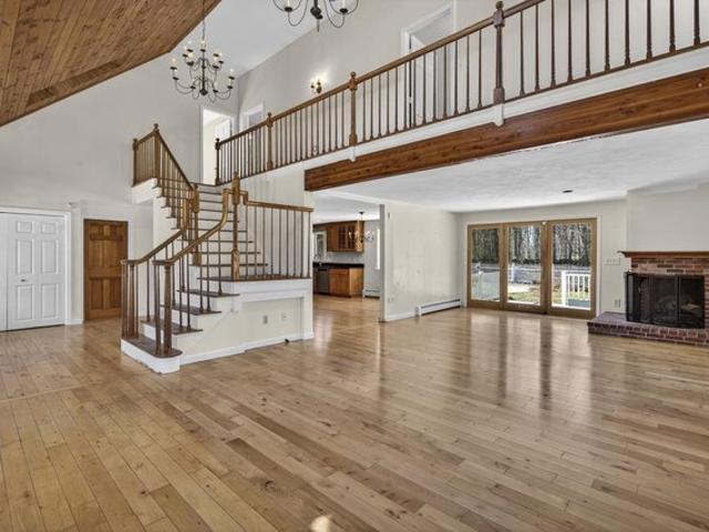 13 Forest Dr, East Kingston, NH 03827