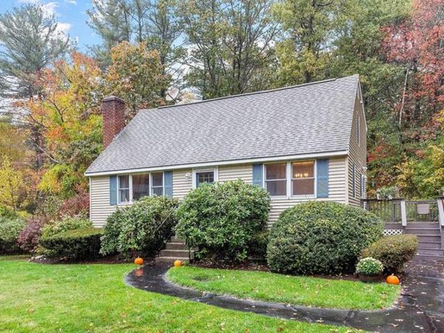 13 Gertrude Rd, Windham, NH 03087