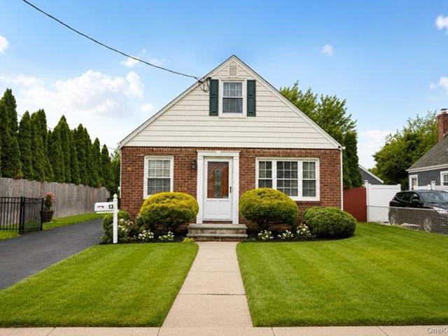 13 Gerald Ave, Hicksville, NY 11801
