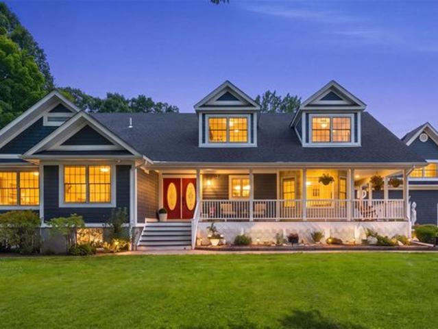 13 Gilbert Ln, Putnam Valley, NY 10579