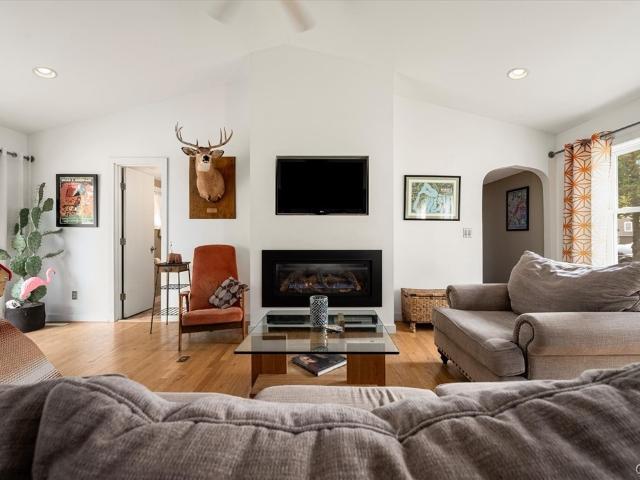 13 Glendale Avenue