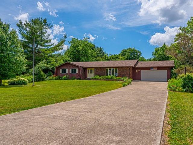 13 Grand Oaks Dr, Lincoln, IL 62656
