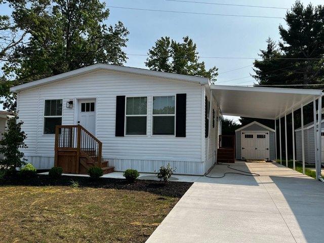 13 Greenhaven Dr, Olmsted Township, OH 44138