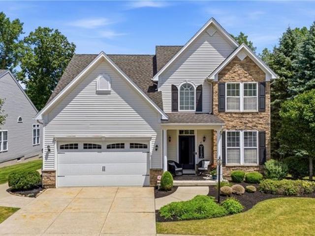 13 Greenside Dr, Grand Island, NY 14072